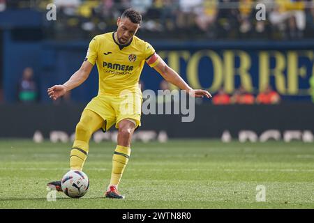 VILLARREAL SPAIN MARCH 17 Francis Coquelin Defensive Midfield of Villarreal CF passes the ball during LaLiga EA Sports match between Villarreal FC and Valencia CF at Estadio de la Ceramica on