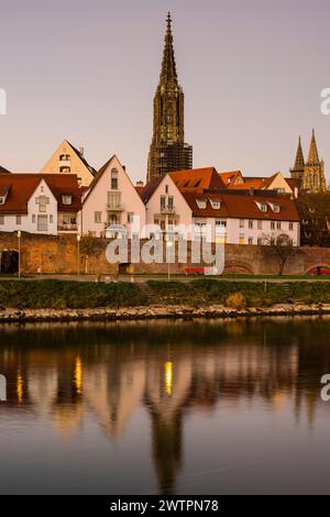 View from Neu-Ulm over the Danube to Ulm Minster and Metzgerturm, Ulm ...