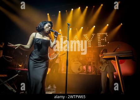 British singer Raye performs live during Bloomingdale's and Burberry ...