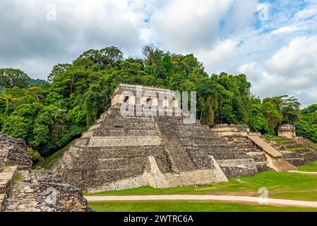 Maya temple pyramid of inscriptions, Palenque ruins, Chiapas, Mexico ...