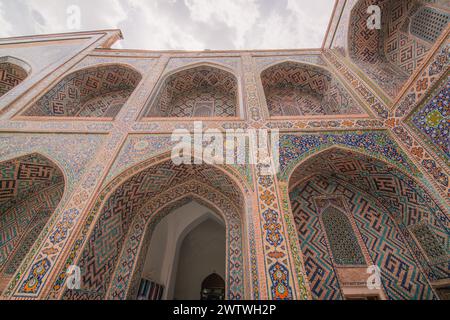 JUNE 20, 2023, SAMARKAND, UZBEKISTAN: Details of the vaulted portal or ...
