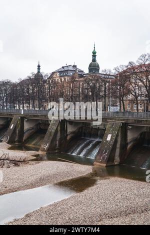 City of Munich, view of the Isar, pebble beach Stock Photo - Alamy