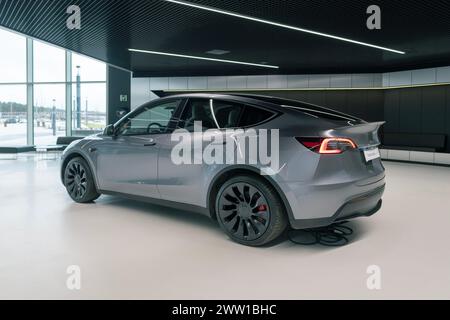 Quicksilver TESLA Model Y car performance in Gigafactory Berlin ...