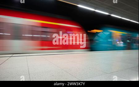 Underground arriving S-Bahn, train, class 420 in traffic red, platform ...