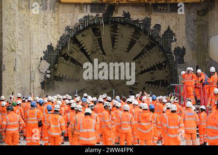 Boring machine Cecelia breaks through digging the longest tunnel in the ...
