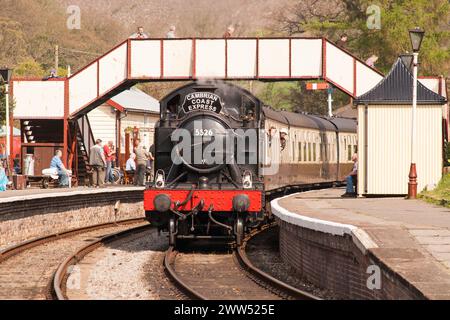 A steam train 5526 on the Llangollen Railway Stock Photo - Alamy