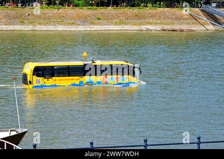 Floating Bus, Amphibious Bus Stock Photo - Alamy