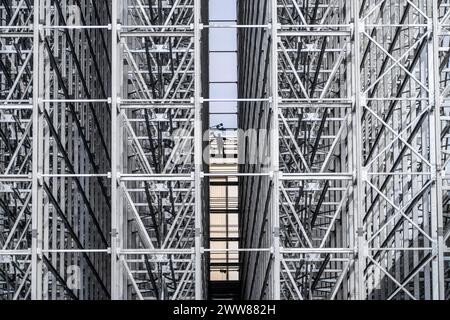 Bau eines Hochregallagers, Lagersystem für hohe Raumnutzung, in ...