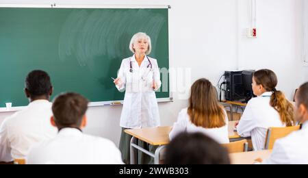 Professor reading lecture to group of medical students Stock Photo - Alamy