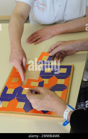 Occupational therapy session in the aftercare and rehabilitation ...