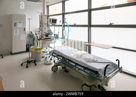 Pediatric emergency shock room Stock Photo - Alamy