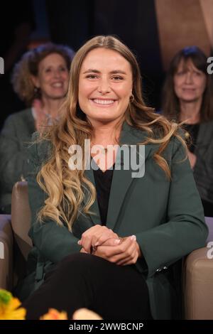 Nathalie Pohl, Extremschwimmerin, zu Gast in der NDR Talk Show ...