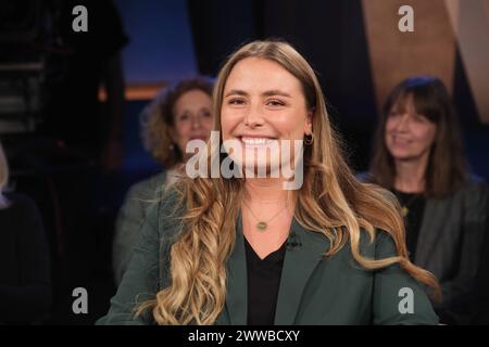 Nathalie Pohl, Extremschwimmerin, zu Gast in der NDR Talk Show ...