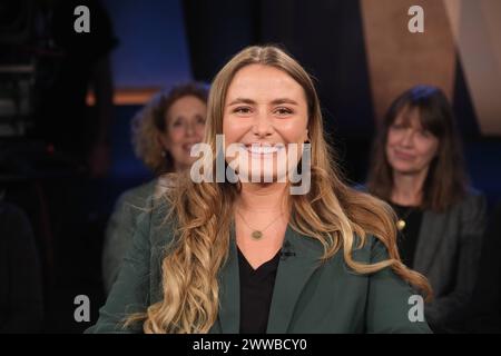 Nathalie Pohl, Extremschwimmerin, zu Gast in der NDR Talk Show ...