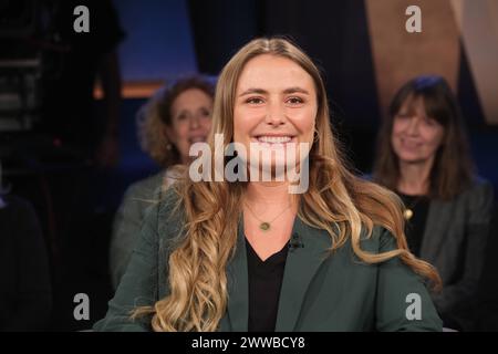 Nathalie Pohl, Extremschwimmerin, zu Gast in der NDR Talk Show ...