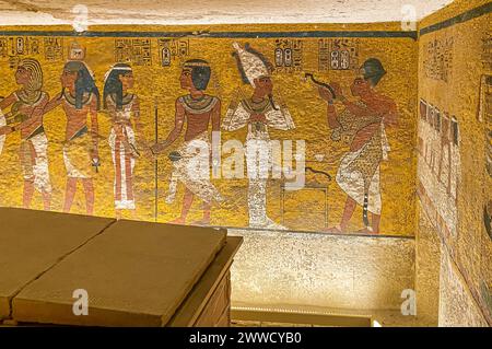 KV62 The tomb and burial place of Tutankhamun, discovered and excavated ...