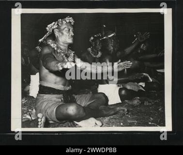 Description: Gilbertese Dancers. Location: Kiribati Stock Photo - Alamy