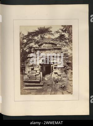 Description: Polonnaruwa. The Visnu-deyyanne-dewale. Portion of south ...