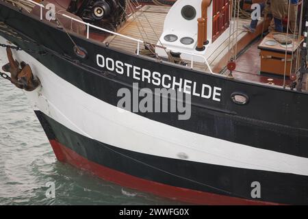 The Dutch tall ship Oosterschelde arrives at Tower Bridge Quay in ...