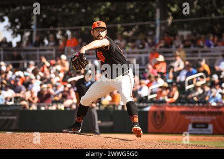 Arizona Diamondbacks relief pitcher Ryan Thompson delivers a pitch ...