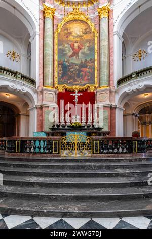 Innenansicht Kathedrale St. Trinitatis, Altar, Kirchenschiff, Dresden ...