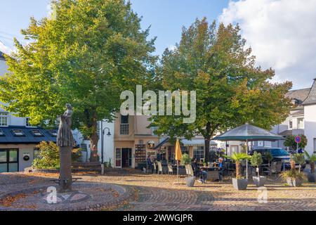 Bullay: Bullay village center, Bridal Rock Fountain, monument to large ...