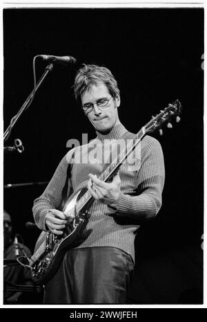 DAN WILSON, SEMISONIC, CONCERT, 2001: Dan Wilson of the Minneapolis ...
