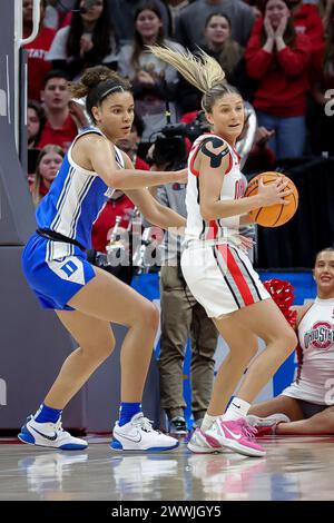 Duke forward Delaney Thomas (12) looks to pass as Notre Dame forward ...