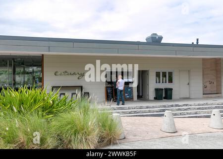 Estuary restaurant and takeaway kiosk, at Kangaroo Point, Brooklyn on ...