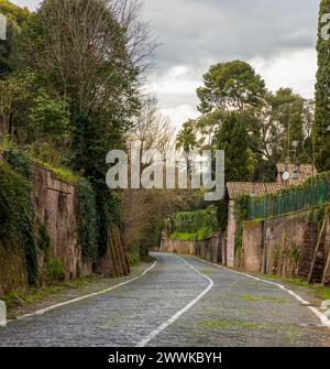 Walls of Old Town street of Rome. Italy Stock Photo - Alamy