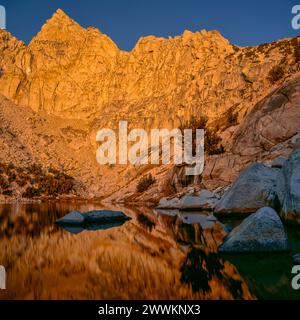 Dawn, Pothole Lake, Kearsarge Pinnacles, John Muir Wilderness, Inyo ...