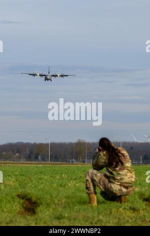The 86th Operations Group, 37th Airlift Squadron operates the C-130E ...