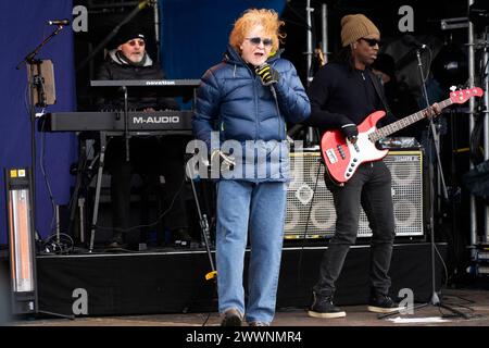 Dave Clayton, Mick Hucknall und Steve Lewinson von Simply Red live beim ...