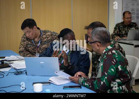 Students from participating nations in Exercise Shanti Prayas IV ...