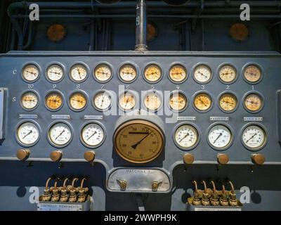 Steam turbines and diesel engines in the former electric power plant ...