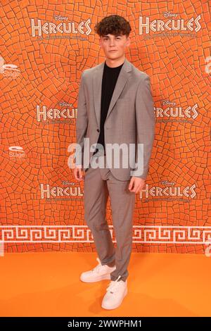 Influencer Benni BK, Weltpremiere von Disneys Musical Hercules in ...