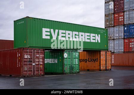 Taiwan Evergreen Marine Corporation Shipping containers largest ...