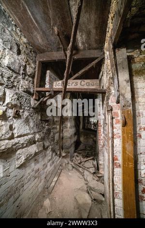 The Seattle Underground, Network of underground passageways and ...