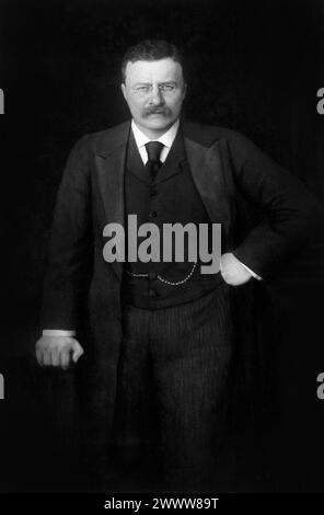 Portrait of Theodore Roosevelt in suit facing forward - 1905 Stock ...
