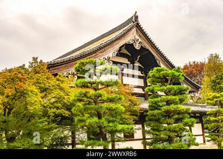 Colorful Fall Leaves Sanmon Gate Tofuku-Ji Buddhist Temple Kyoto Stock ...