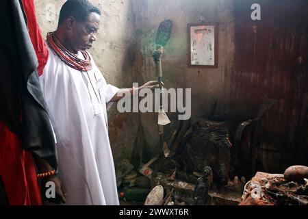 A Mami Wata altar in Benin Water Goddess Ein Mami Wata Altar in Benin ...
