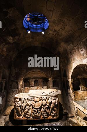 Cologne, Germany. 26th Mar, 2024. A sarcophagus (l) and a bust stand in ...