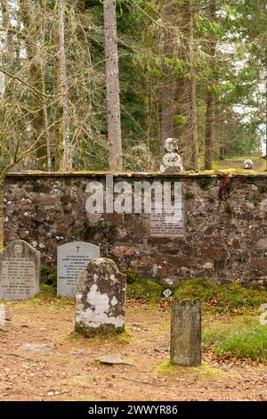 Island Innis Bhuidhe and the Clan MacNab Burial Ground in the river ...