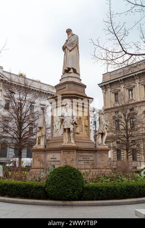 Marble and granite statue of Leonardo da Vinci, the legendary Italian ...