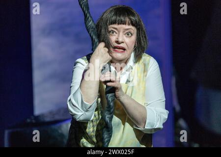 Malina von Ingeborg Bachmann Regie Fritzi Wartenberg Mit Constanze Becker, Maeve Metelka ...