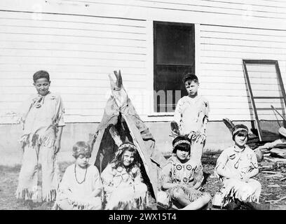 Menominee Indian Tribe of Wisconsin: Group of Primary Girl Pupils at ...
