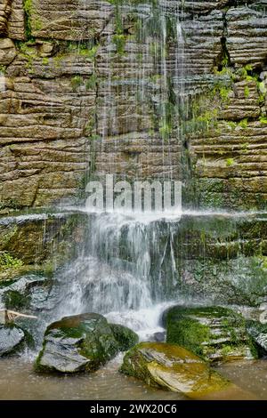 Water cascading onto moss covered rocks Stock Photo - Alamy