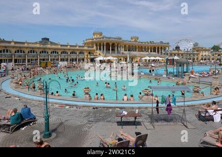 Hungary, Budapest, Varoslige, Budapest's most famous and popular spa ...