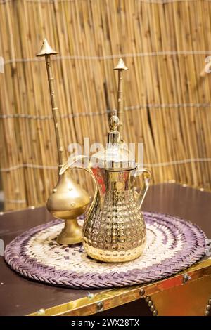 Traditional Arabic Coffee Pot (Dalla Stock Photo - Alamy