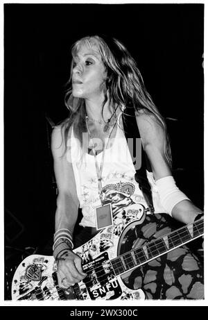 BELLY, CONCERT, 1995: Gail Greenwood bass player of Belly playing live ...